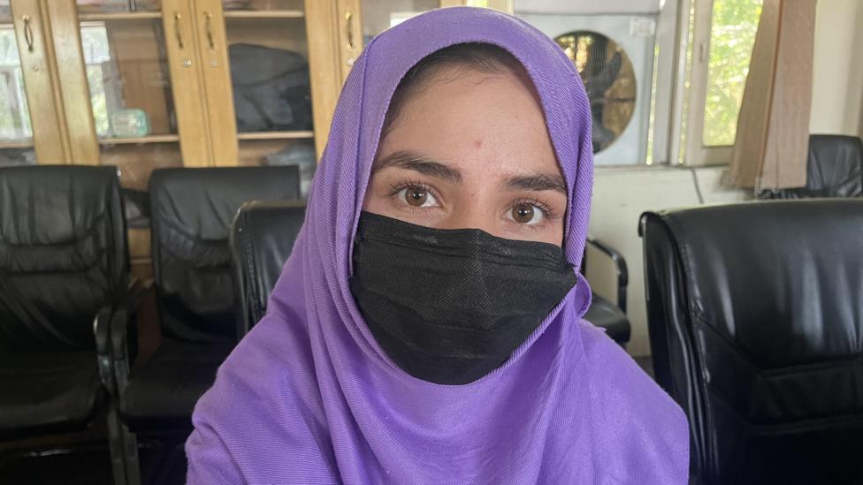 Taliban ban Afghanistan women from raising voices - BBC News