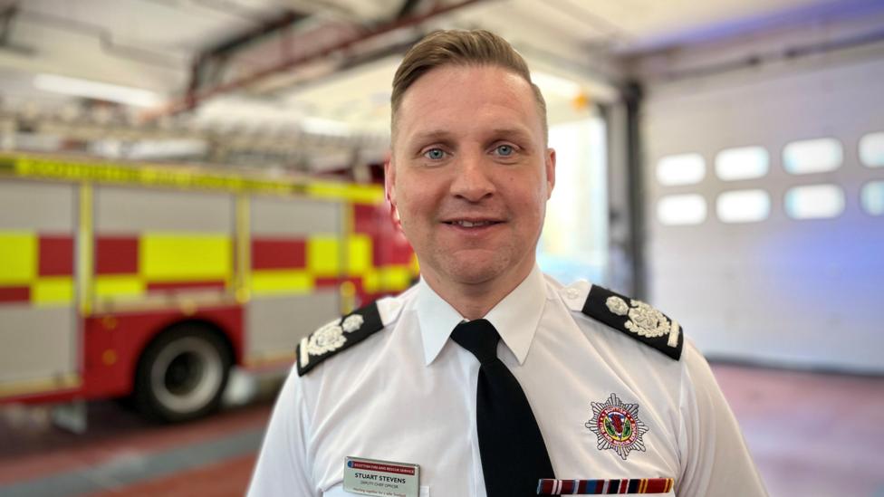 Scotland's fire chiefs consider the future of 356 fire stations - BBC News