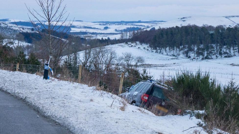 Snow warning as Scotland hit by freezing weather - BBC News