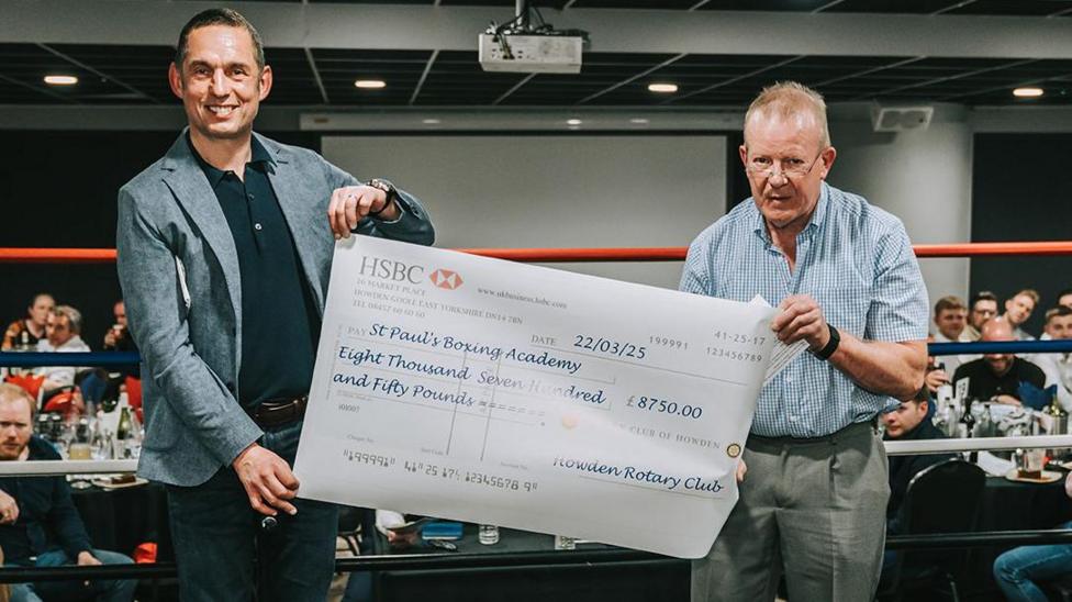 Pig farmer's £20k press-up fundraiser for St Paul's boxing club - BBC News