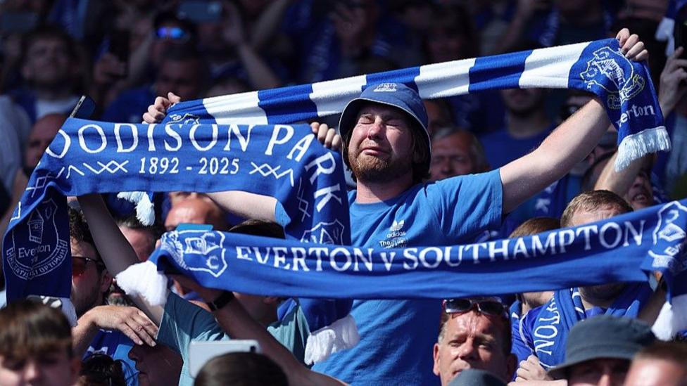 Goodbye to Goodison - relive the historic day in photos - BBC Sport