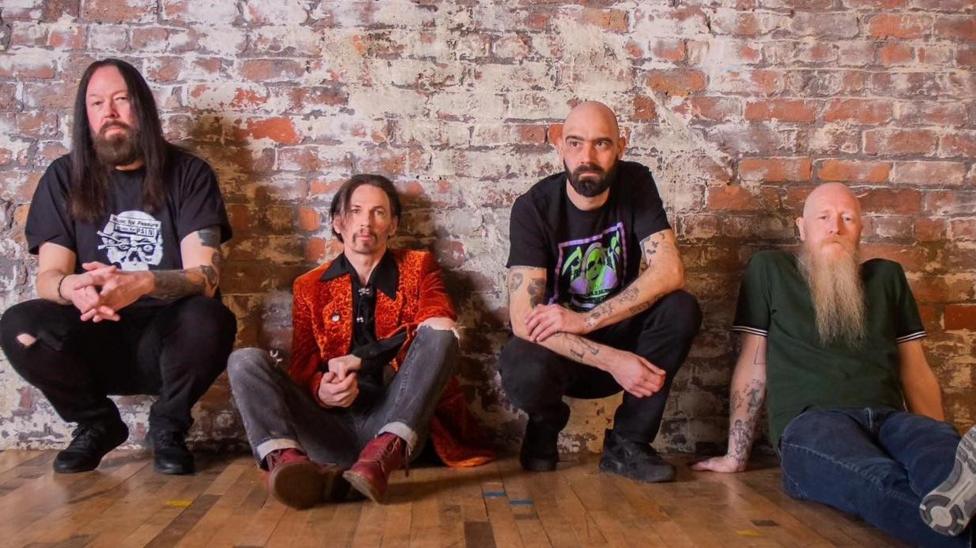 Liverpool band Space to headline festival - BBC News