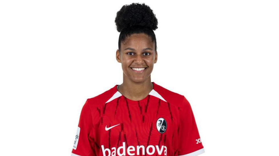 Shekiera Martinez: West Ham striker returns after loan spell - BBC Sport