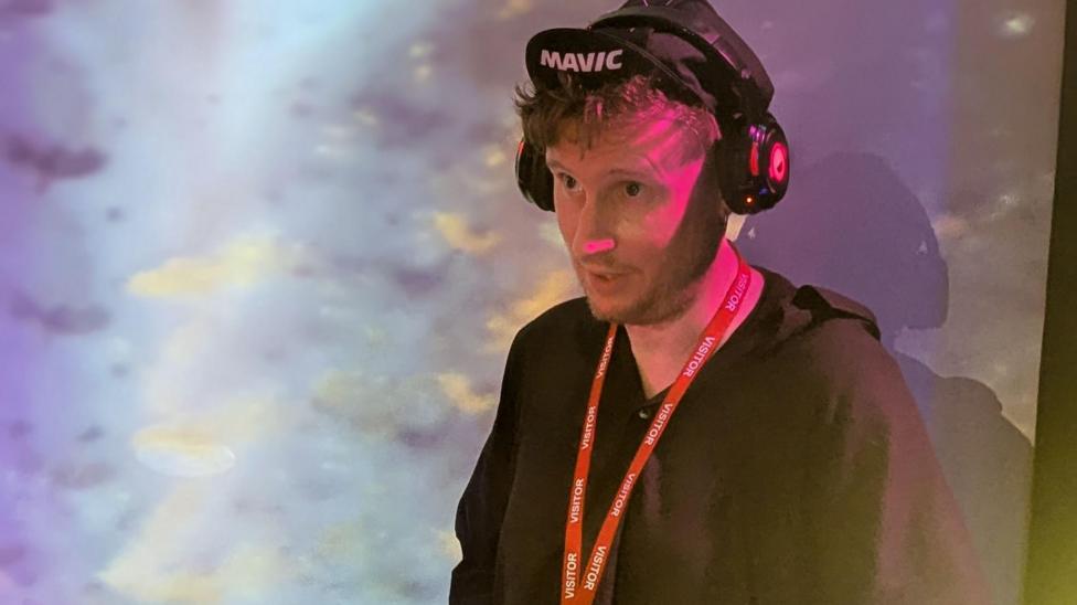 The neurodivergent DJ who runs inclusive club nights in Bristol - BBC News