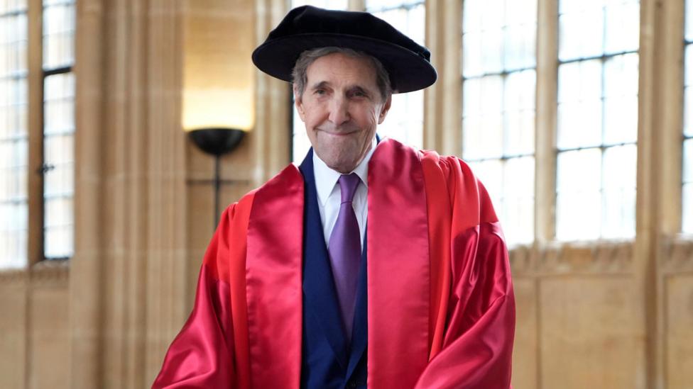 Historian Sandbrook among Oxford honorary degree recipients - BBC News