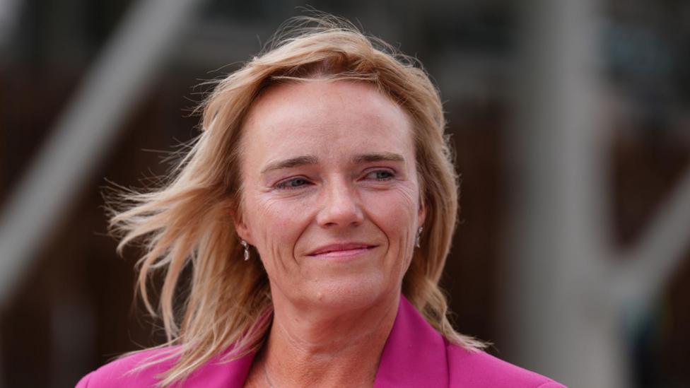 Trans tribunal nurse accused of wanting to "post bacon" to mosque - BBC ...