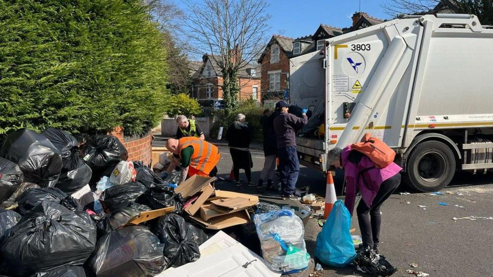 Birmingham's bin strikes leave residents embarrassed - BBC News