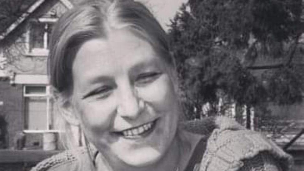 Some public health advice not given until after Novichok death - BBC News