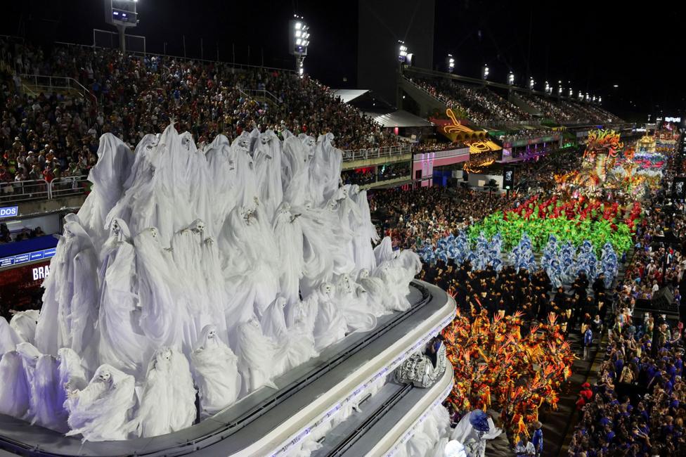 Rio Carnival: Flames, feathers and fangs feature in spectacular parade ...