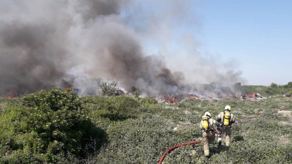 Havering Council told to plan for health risks of rubbish fire - BBC News