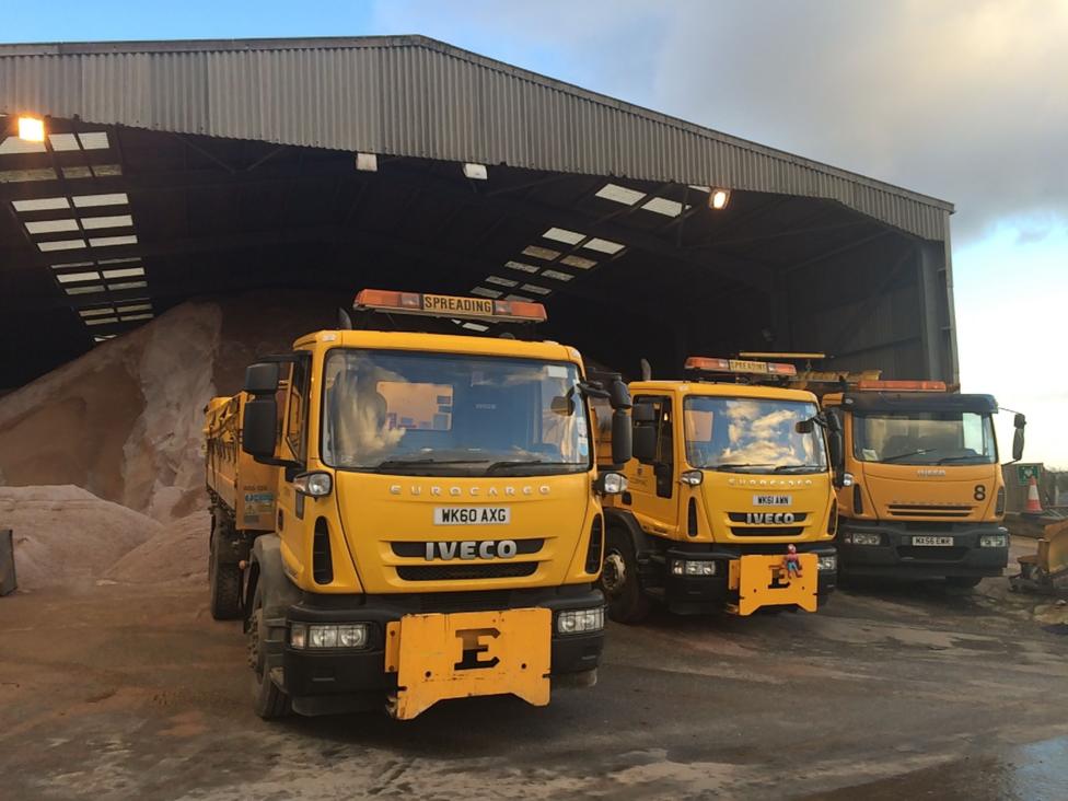 Cornwall's gritters on 24-hour standby as temperatures drop - BBC News