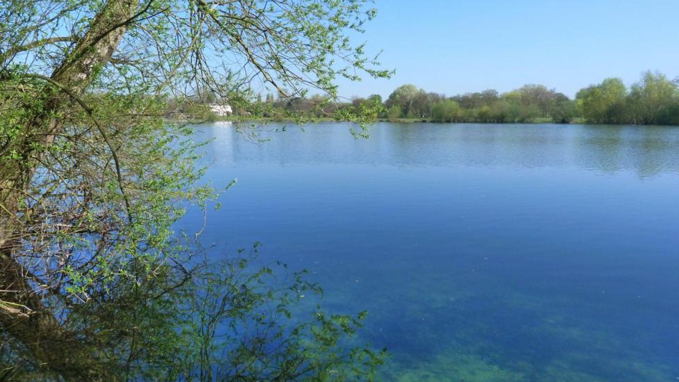 Man dies at Shepperton open water swimming event - BBC News