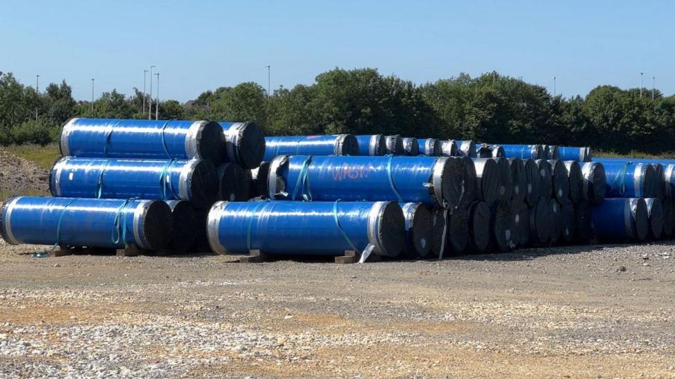 Anglian Water to restart work on delayed water pipeline - BBC News