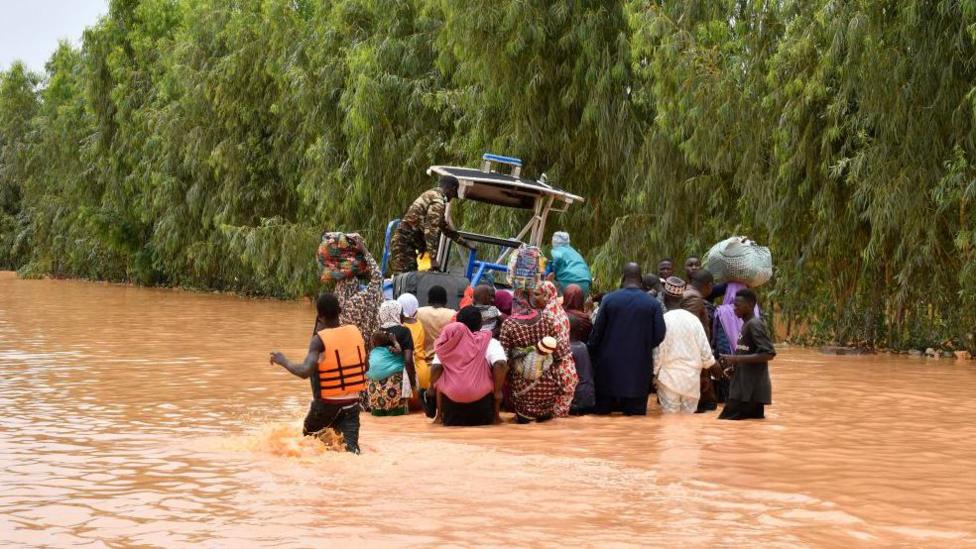 Niger floods delay new school year by almost a month - BBC News