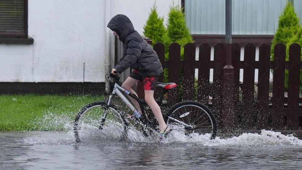 UK weather: Will we get another heatwave in August? - BBC Weather