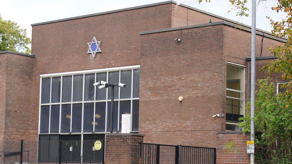 Antisemitic taunt posted hours after fatal Synagogue attack - BBC News