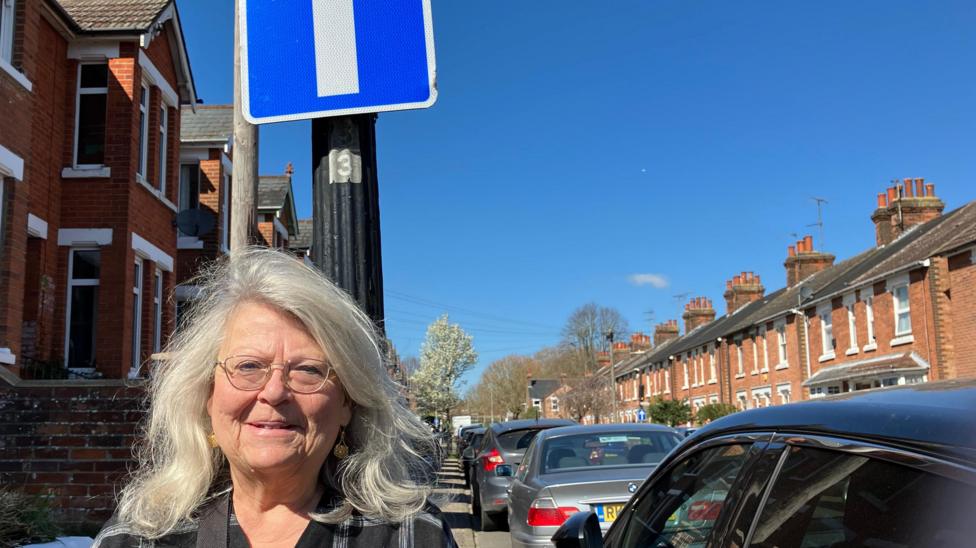 Witham road closures cause traffic 'chaos', residents say - BBC News