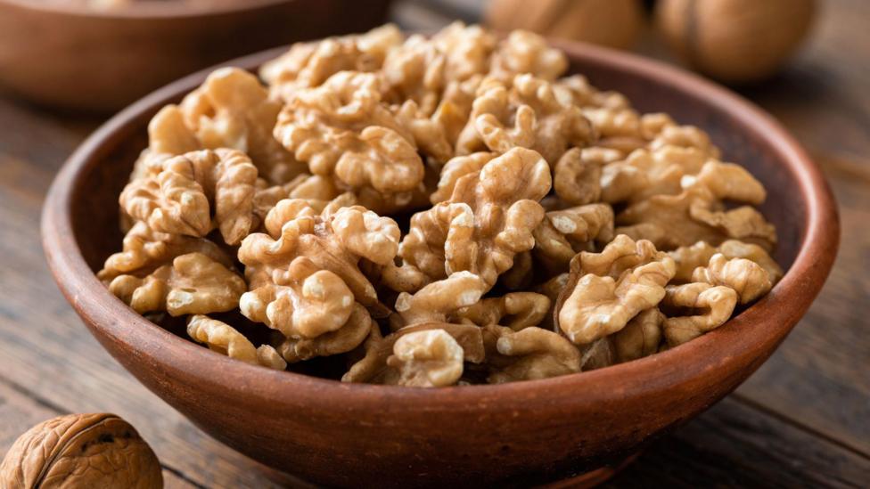 Eating walnuts could make your memory better, study finds - BBC News