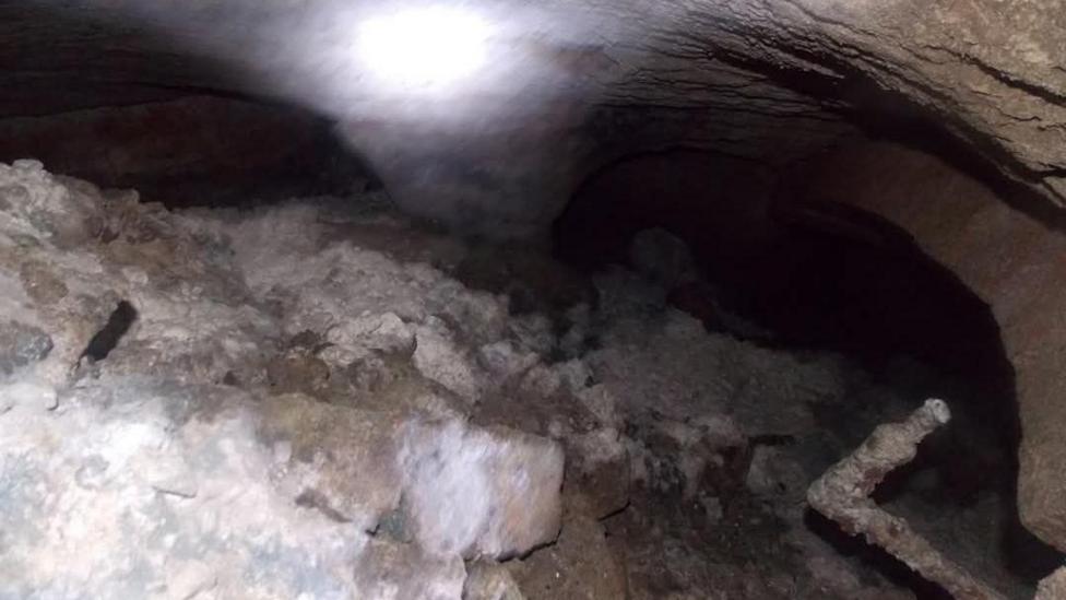Number of caves discovered under Nottingham passes 900 - BBC News