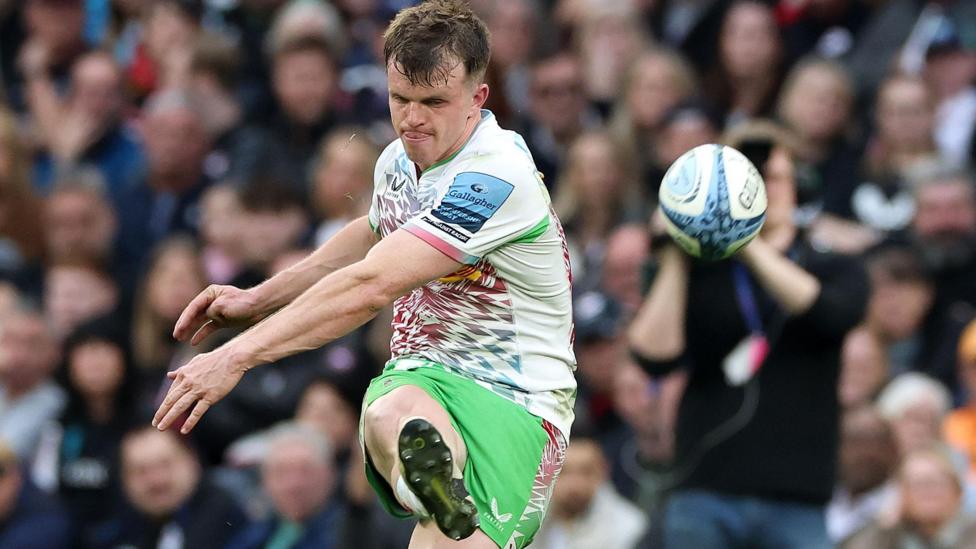 Jamie Benson: Harlequins fly-half extends contract - BBC Sport