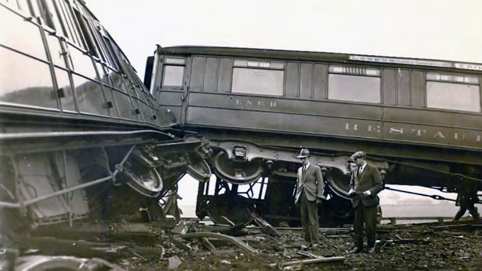 Woman flies from Canada for Cramlington train derailment play - BBC News