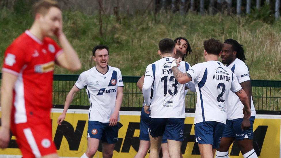 Portadown hit back twice to draw with Cliftonville - BBC Sport