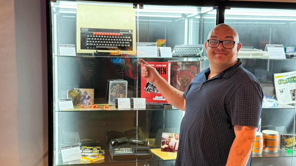 Cambridge teletext event marks 50 years of Ceefax - BBC News