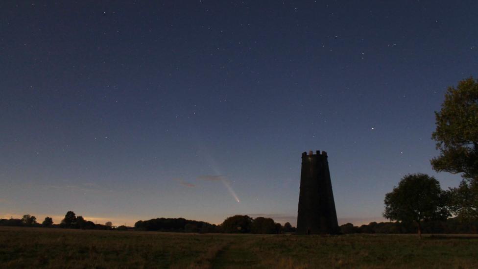 Comet A3 spotted over East Yorkshire and Lincolnshire - BBC News