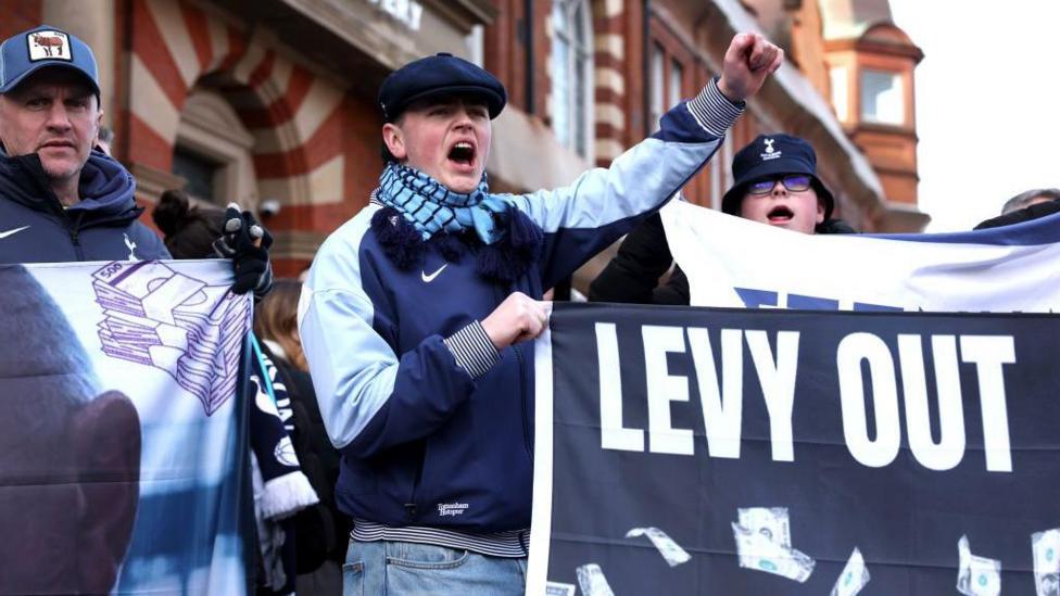 Tottenham fans protest against Daniel Levy and ownership before Man ...