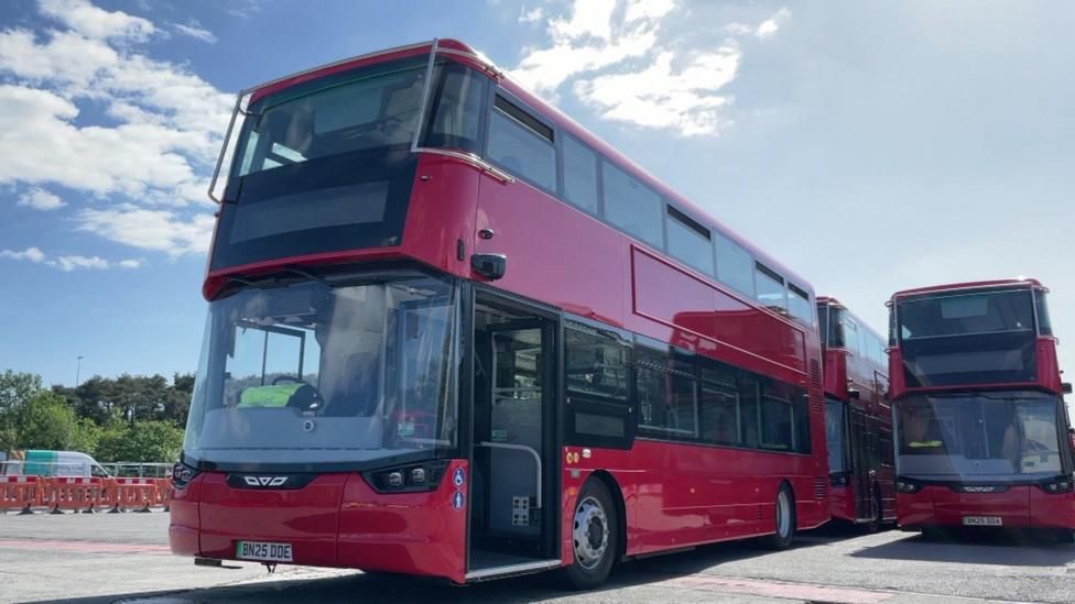 First electric bus for Falmouth, Cornwall to cut carbon emissions - BBC ...