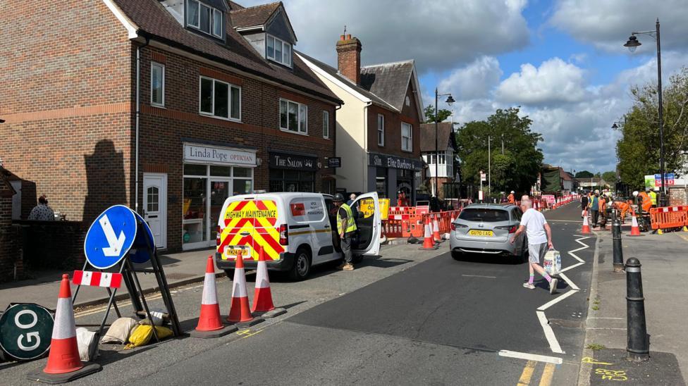 Hawkhurst shops lose business as roadworks overrun, traders say - BBC News