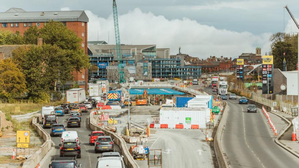 Overnight closures planned for A63 in Hull as roadworks continue - BBC News