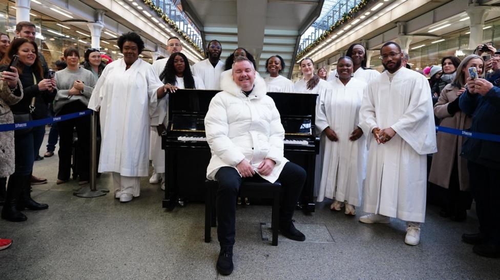 East 17 singer plays piano at St Pancras railway station - BBC News