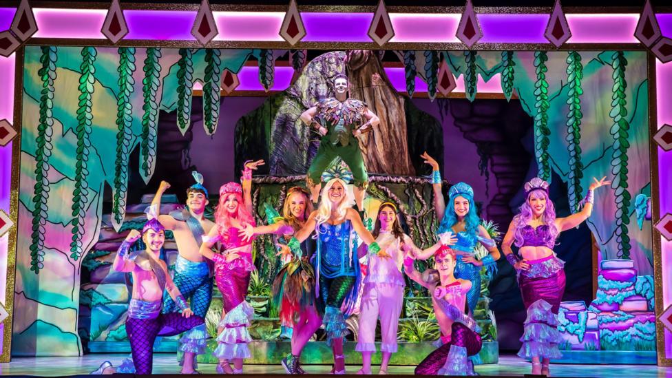 Panto: 'Joy on stage is the tip of the iceberg' - BBC News