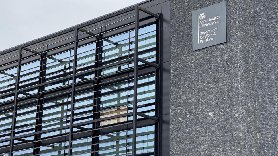 Calls for 'unsafe' UK government building to be closed - BBC News