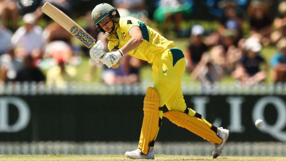 Ellyse Perry: Hampshire Hawks sign Australia all-rounder - BBC Sport