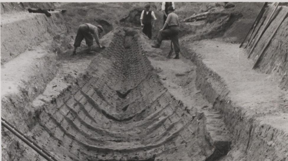 Sutton Hoo exhibit explores team behind Anglo-Saxon ship dig - BBC News