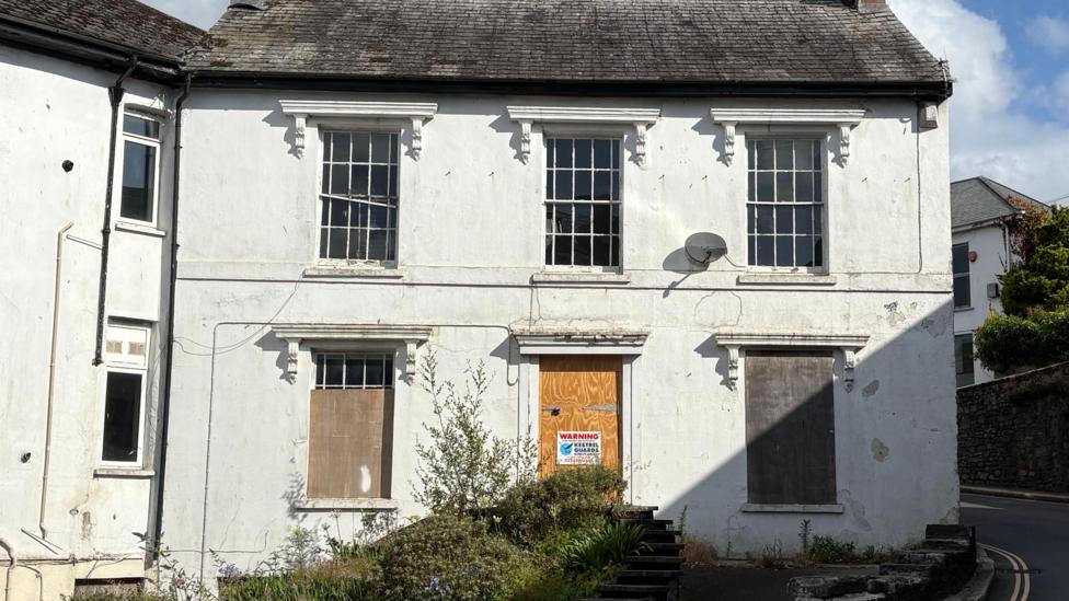 St Austell eyesore needs "realistic" approach says MP - BBC News