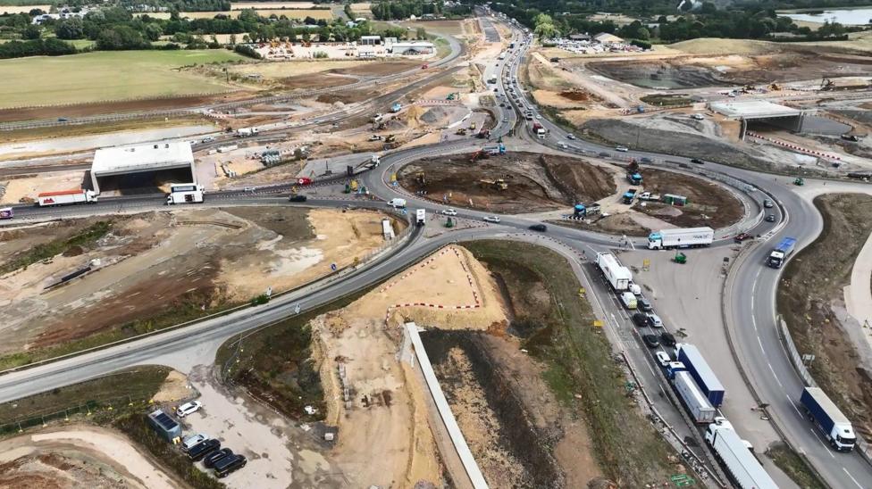 Weekend road closures on A428 between St Neots and Caxton Gibbet - BBC News