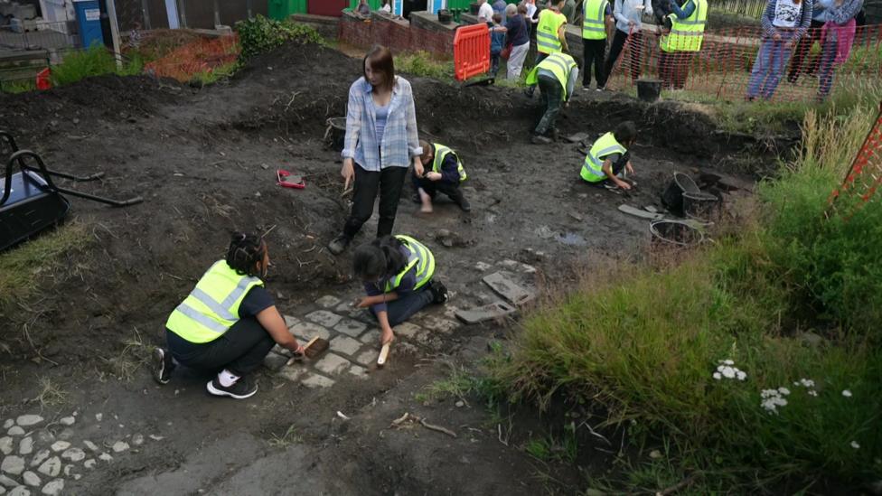 Rochdale street wins 'alleyway of the year' for 2025 - BBC News