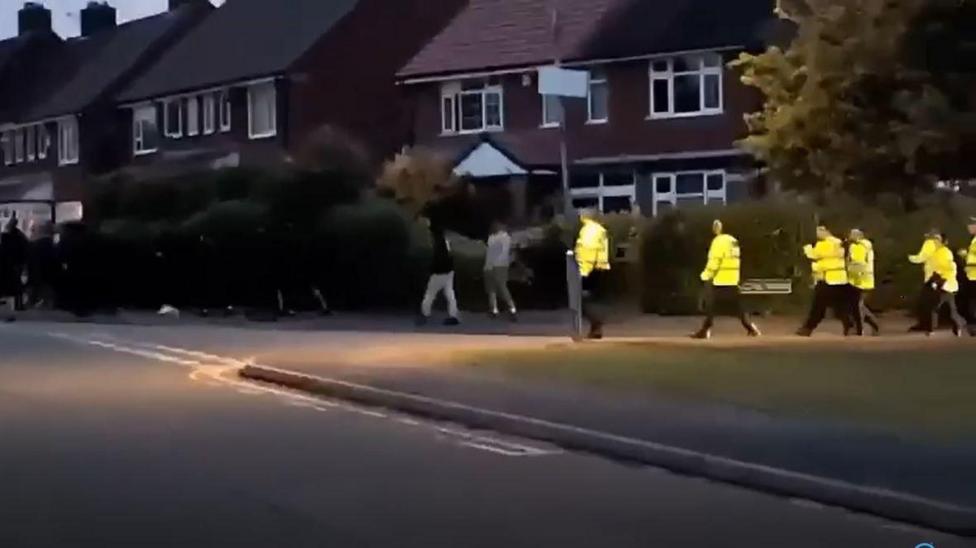 Police disperse groups near Solihull mosque - BBC News