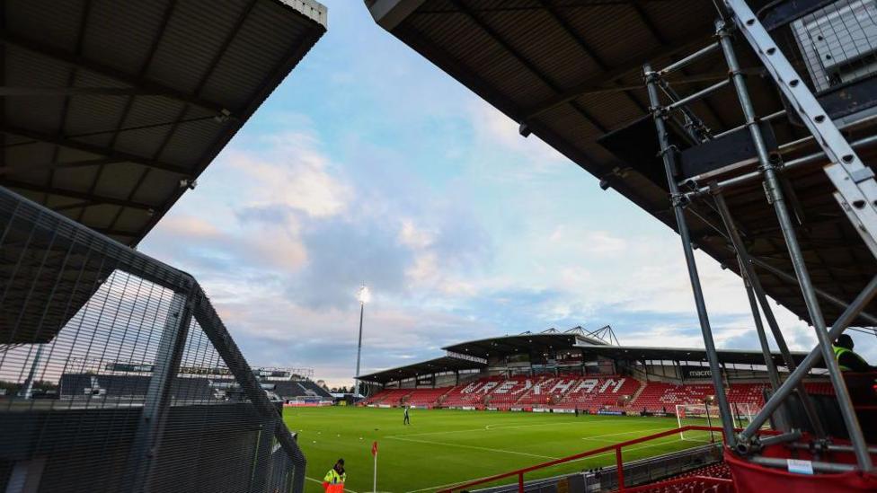 Wrexham to submit revised Kop stand plans - BBC Sport