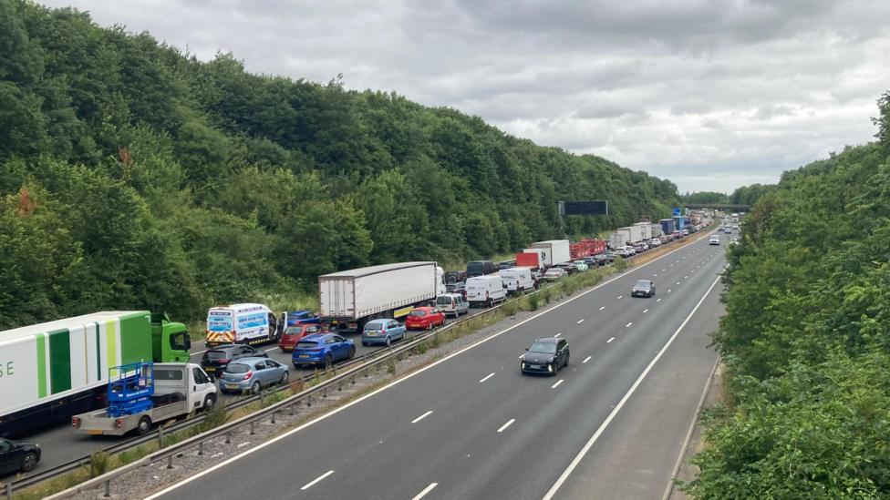 M5 closure: Driver taken to hospital with serious injuries - BBC News