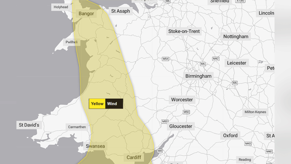 Wales weather warning for 65mph wind gusts on Christmas Day - BBC News