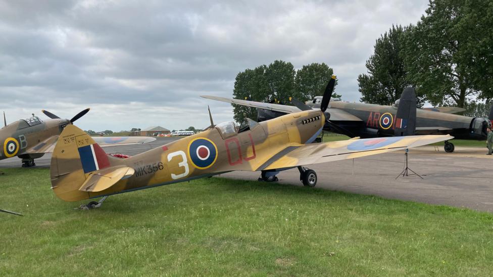 Spitfire crash: Tributes to pilot killed at Coningsby - BBC News