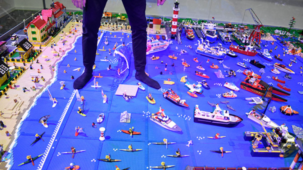 230,000 piece Lego city breaks record - BBC Newsround