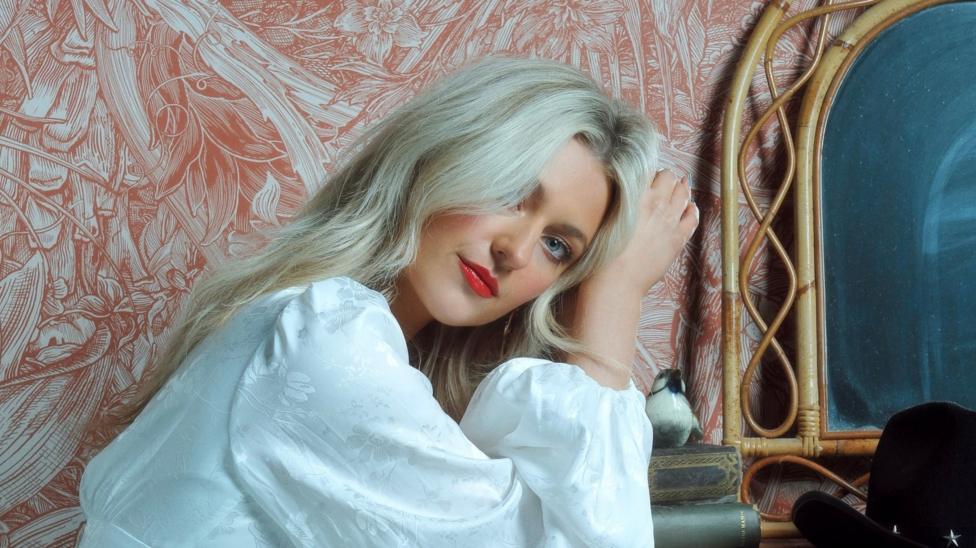 The country singer inspired by Taylor Swift and Glasgow - BBC News