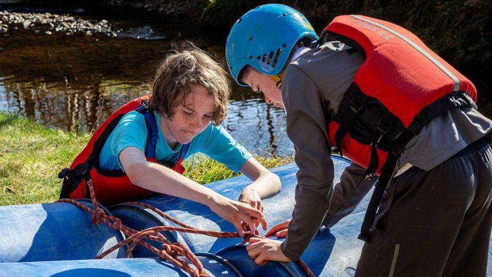 Outdoor learning law for Scottish children to reach next stage - BBC News