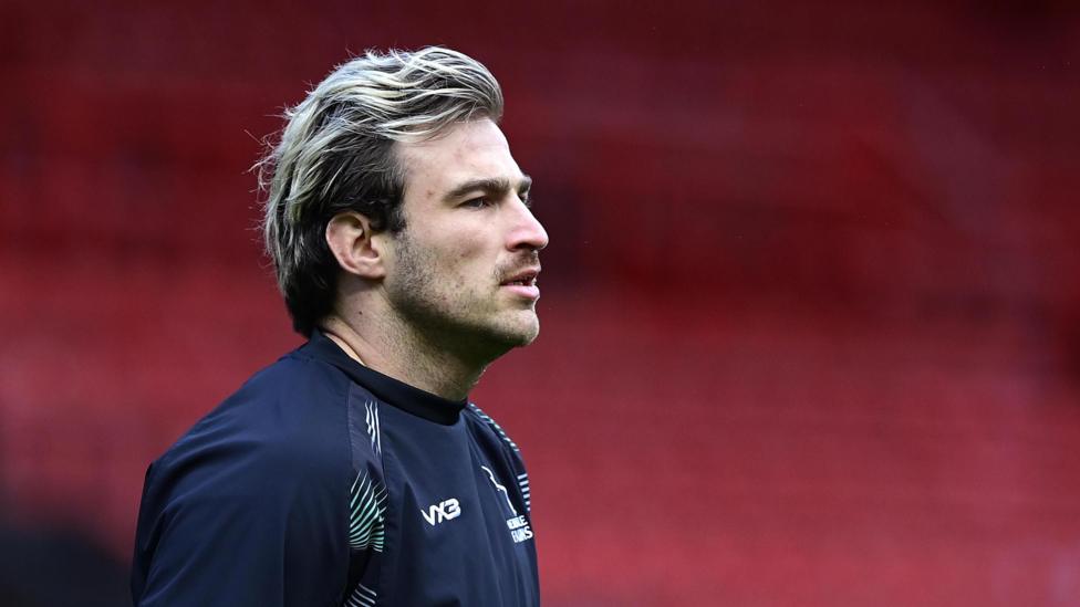 Max Clark: Newcastle Falcons centre to stay until end of season - BBC Sport