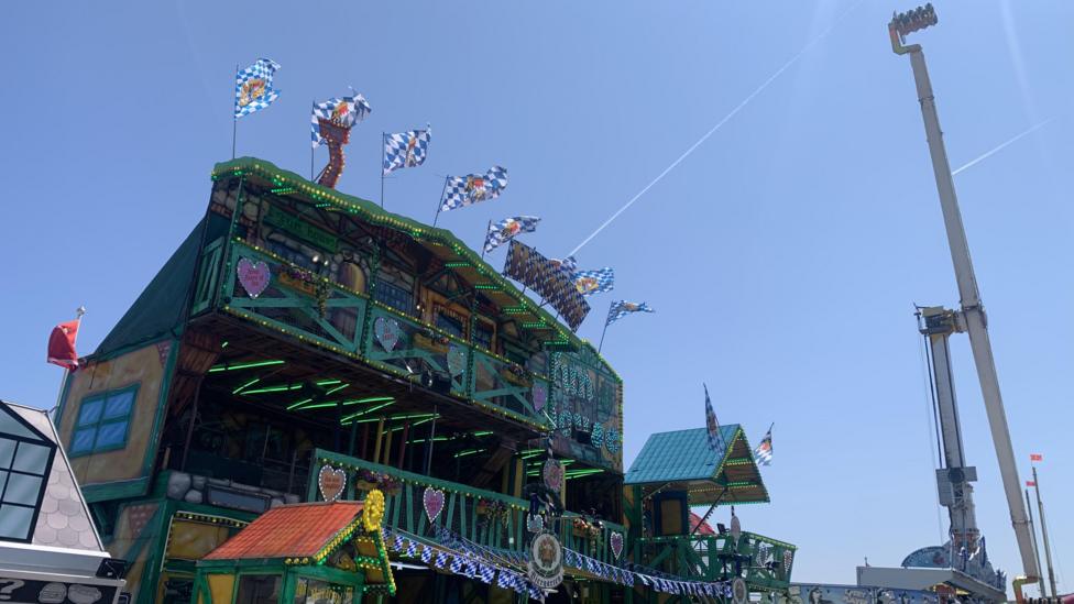 Funfair returns to Isle of Man for the first time since 2019 - BBC News